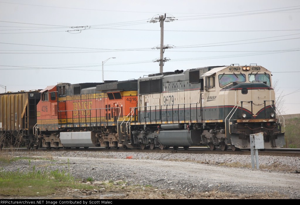 BNSF 9679 & 4316